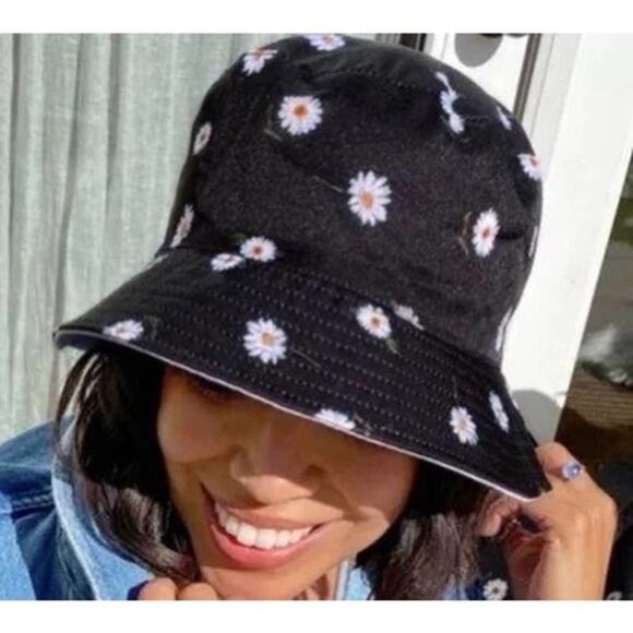 Alice + Olivia | Accessories | Alice Olivia Nwt Black White Floral ...